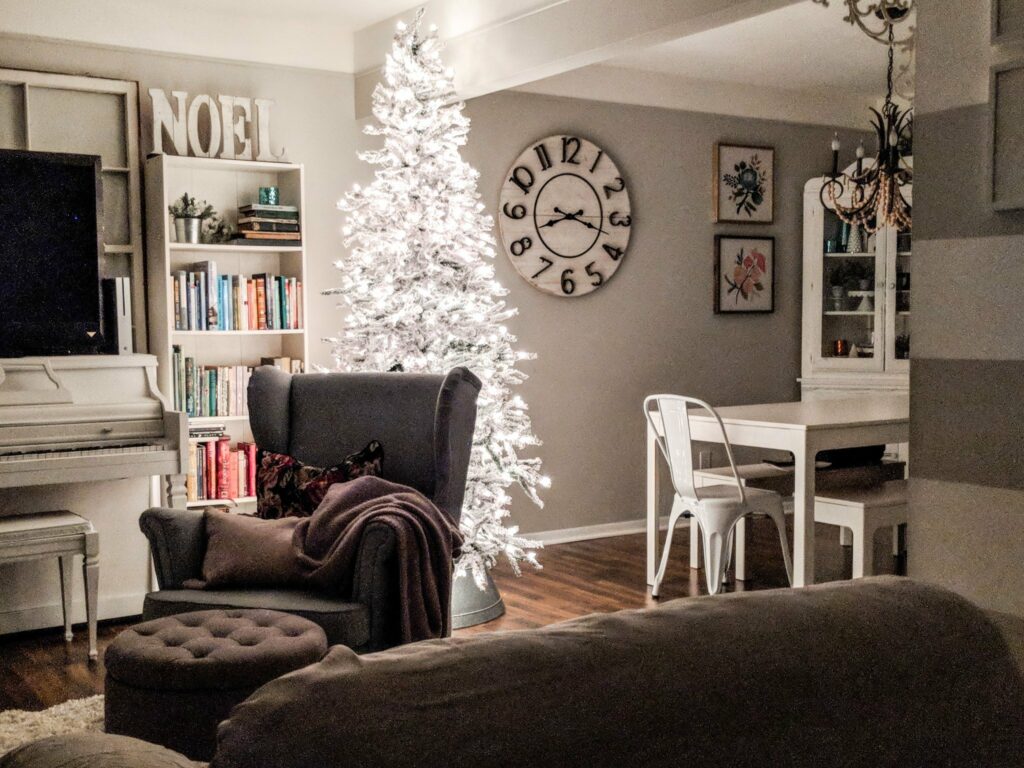 A Simple Christmas Home Tour: Less Stress, Less Mess