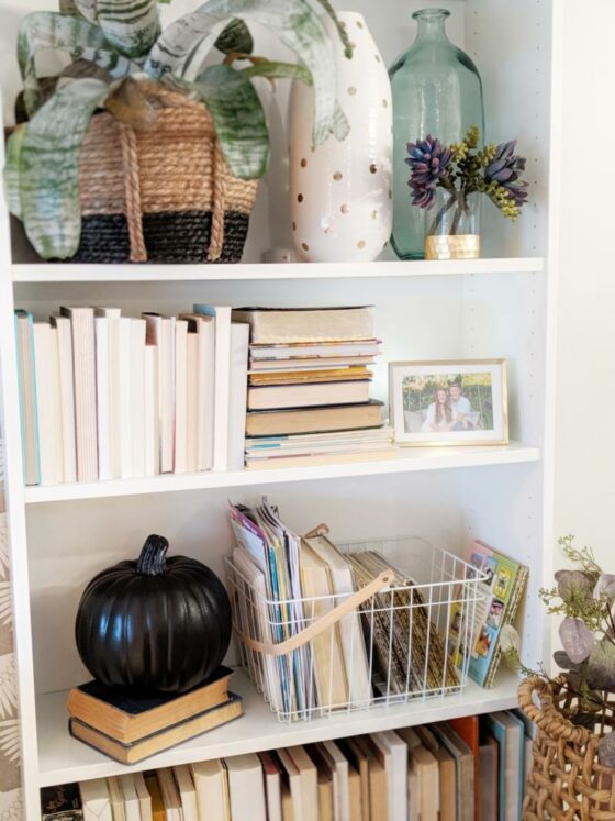 Quick and Easy Decor Update to a Bookshelf for Fall